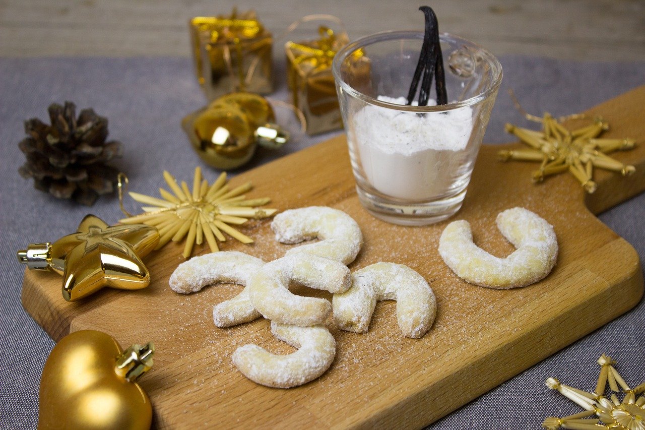 Vanillekipferl (Vanilla Crescents) recipe - Life in Full Flavour
